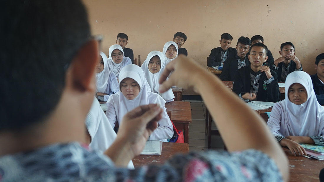 Monitoring Implementasi Pelatihan Guru di Sekolah - YEIF