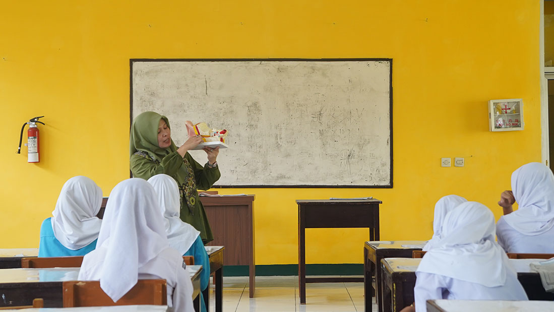 Monitoring Implementasi Pelatihan Guru di Sekolah - YEIF